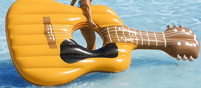 Guitar-pool-raft - Pee-wee's blog